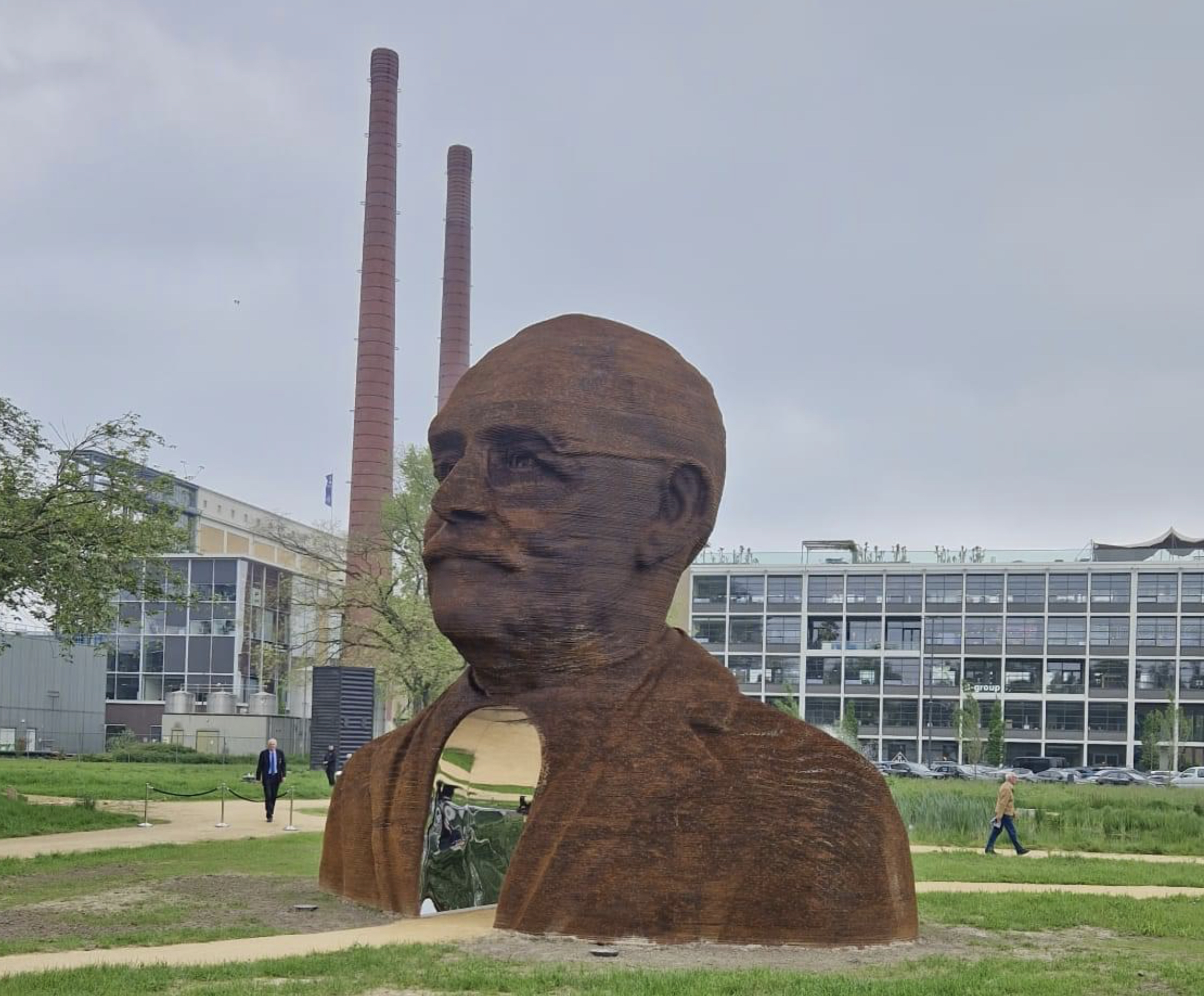Buste voor Gerard Philips: Eindhovens’ sterfabrikant op één lijn met ...